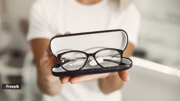 Are these 30 second eye pushups actually beneficial if you wear ...