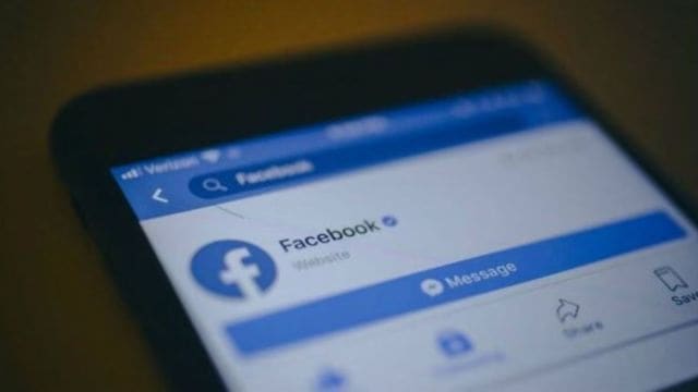 ‘I Love You’ message on Facebook costs bank employee Rs 7 Lakh in cyber ...