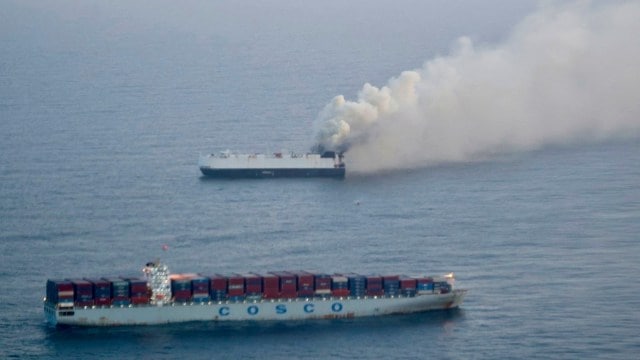 Cargo ship carrying new vehicles to Mexico sinks in the North Pacific ...