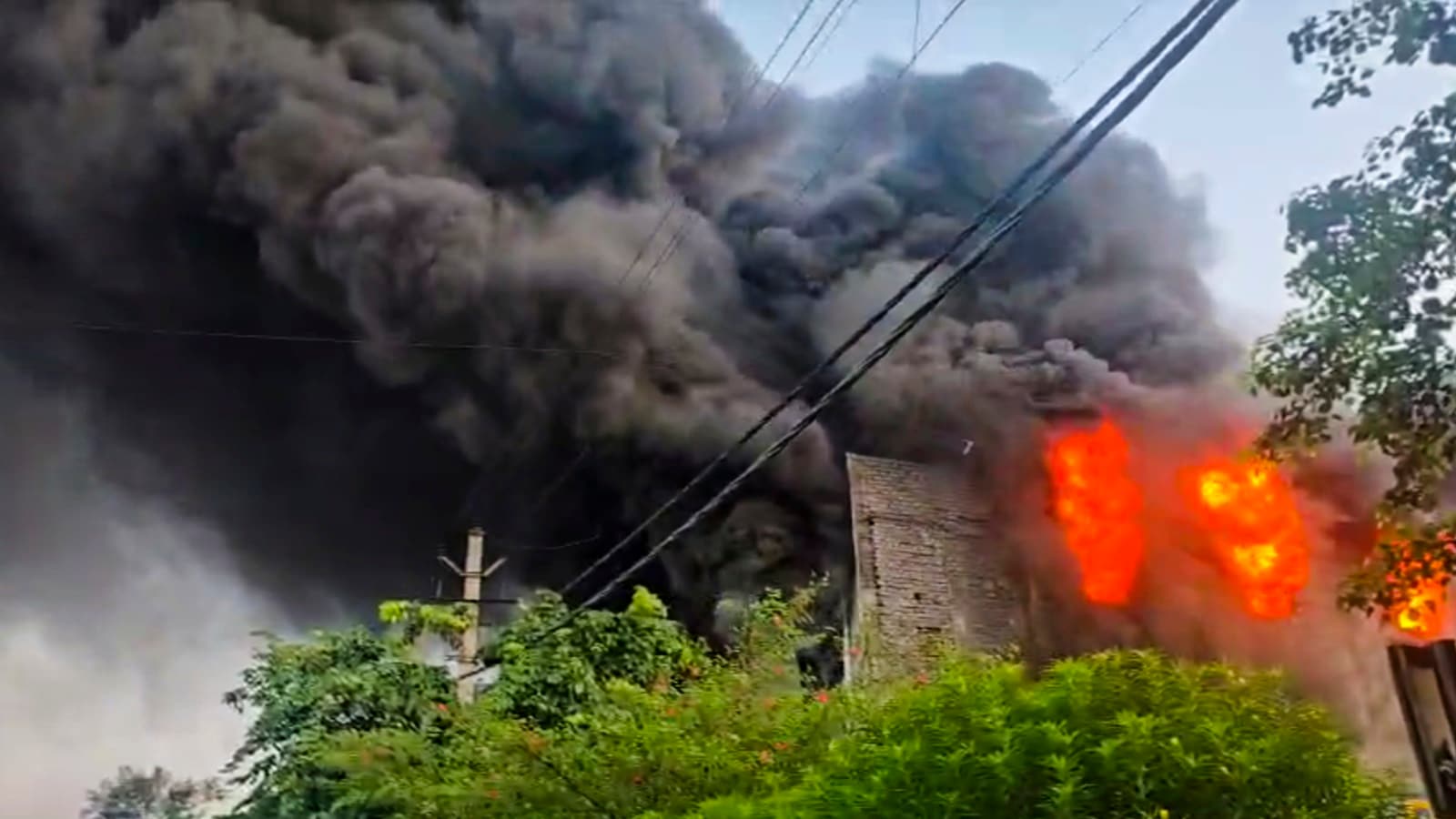 Massive fire breaks out at chemical factory in Noida; no injuries ...