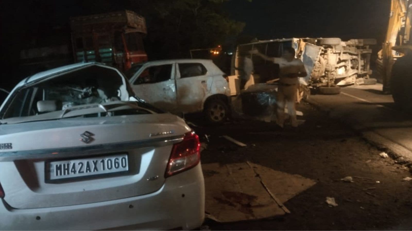 8 killed as car hits parked truck in on Pune-Baramati road | Pune News ...