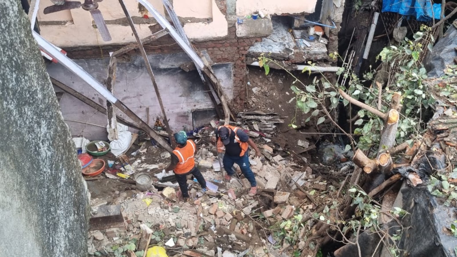 BMC Bhandup wall collapse update: Senior citizen, 2 minors injured in ...