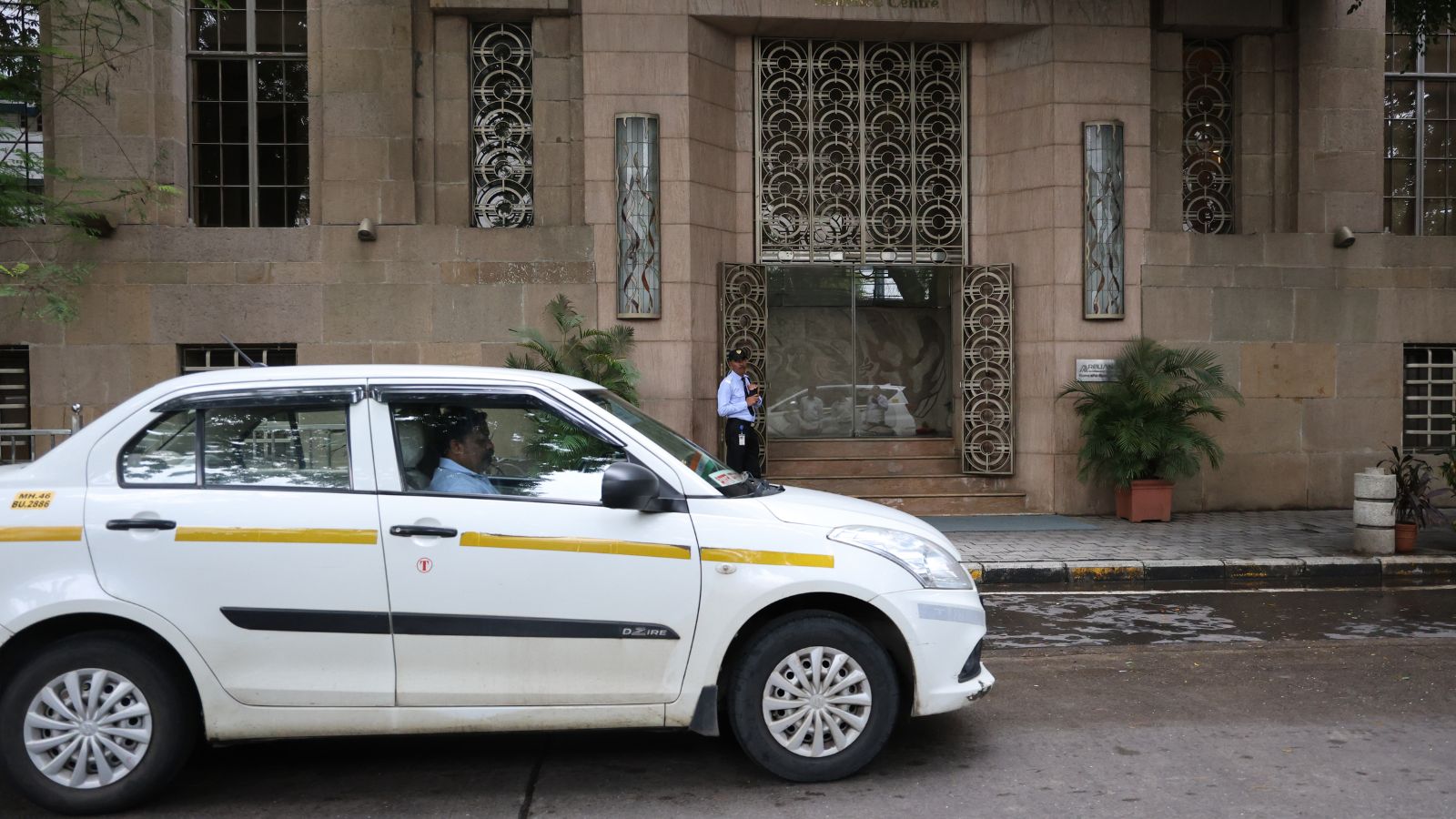Anil Ambani ED Raids News: ED conducts searches at more than 35 ...