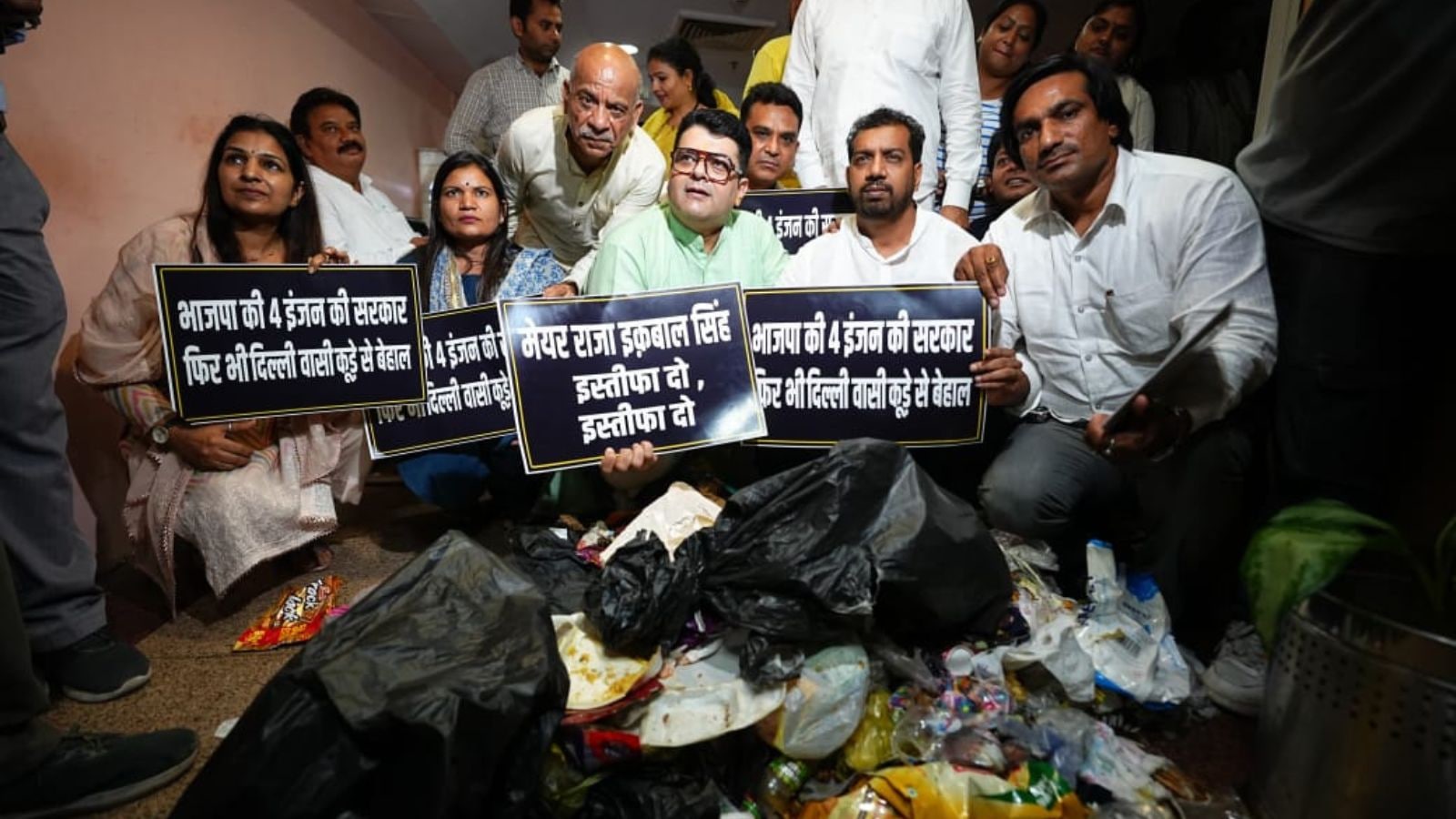 Demanding waste removal in Delhi’s central zone, AAP councillors dump ...