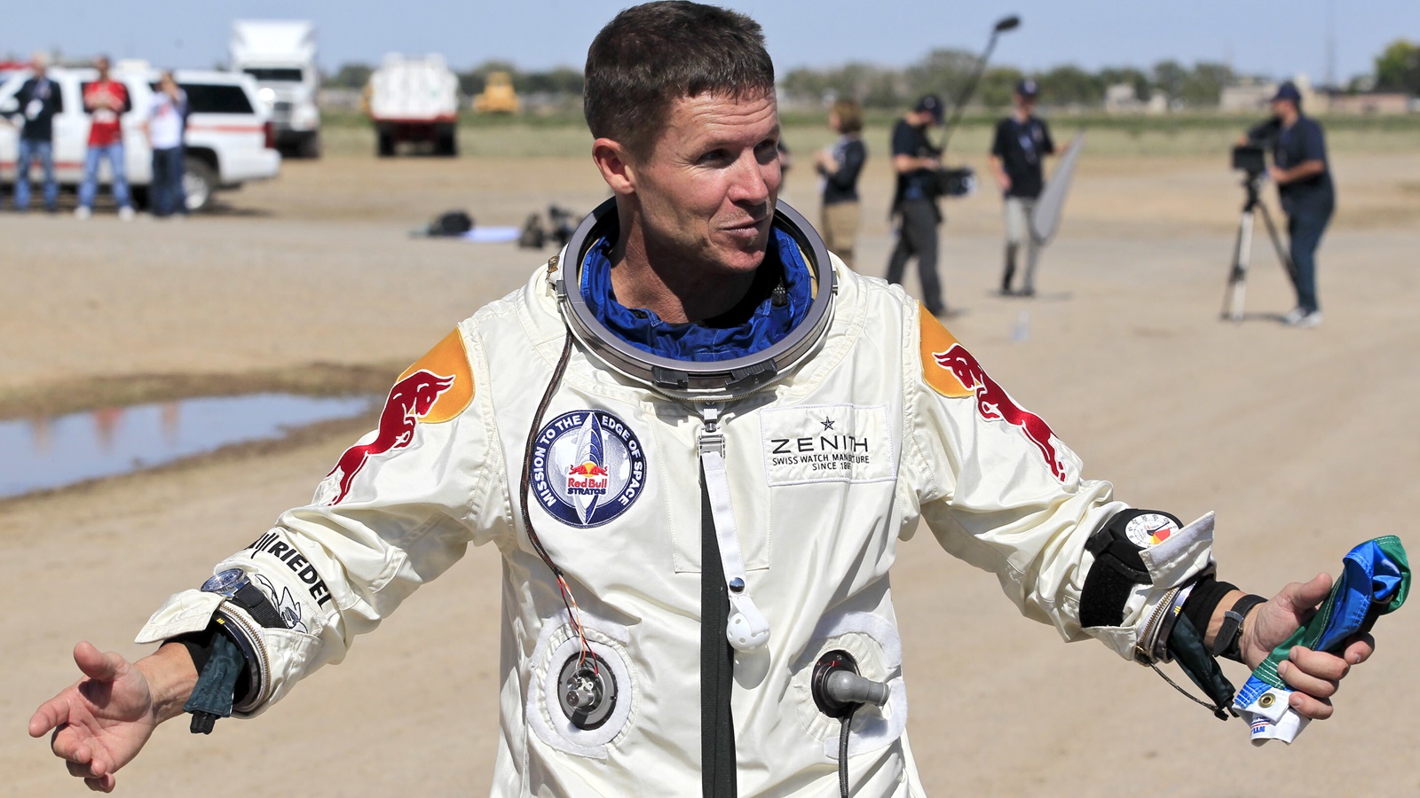 Felix Baumgartner, the first skydiver to fall faster than the speed of ...