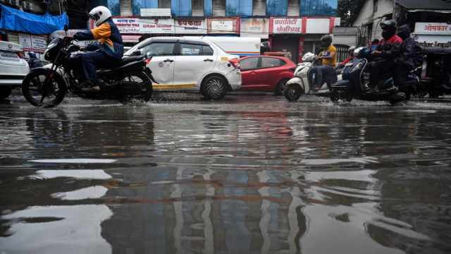 Mumbai hit with heavy rain, traffic woes for third consecutive day; IMD ...