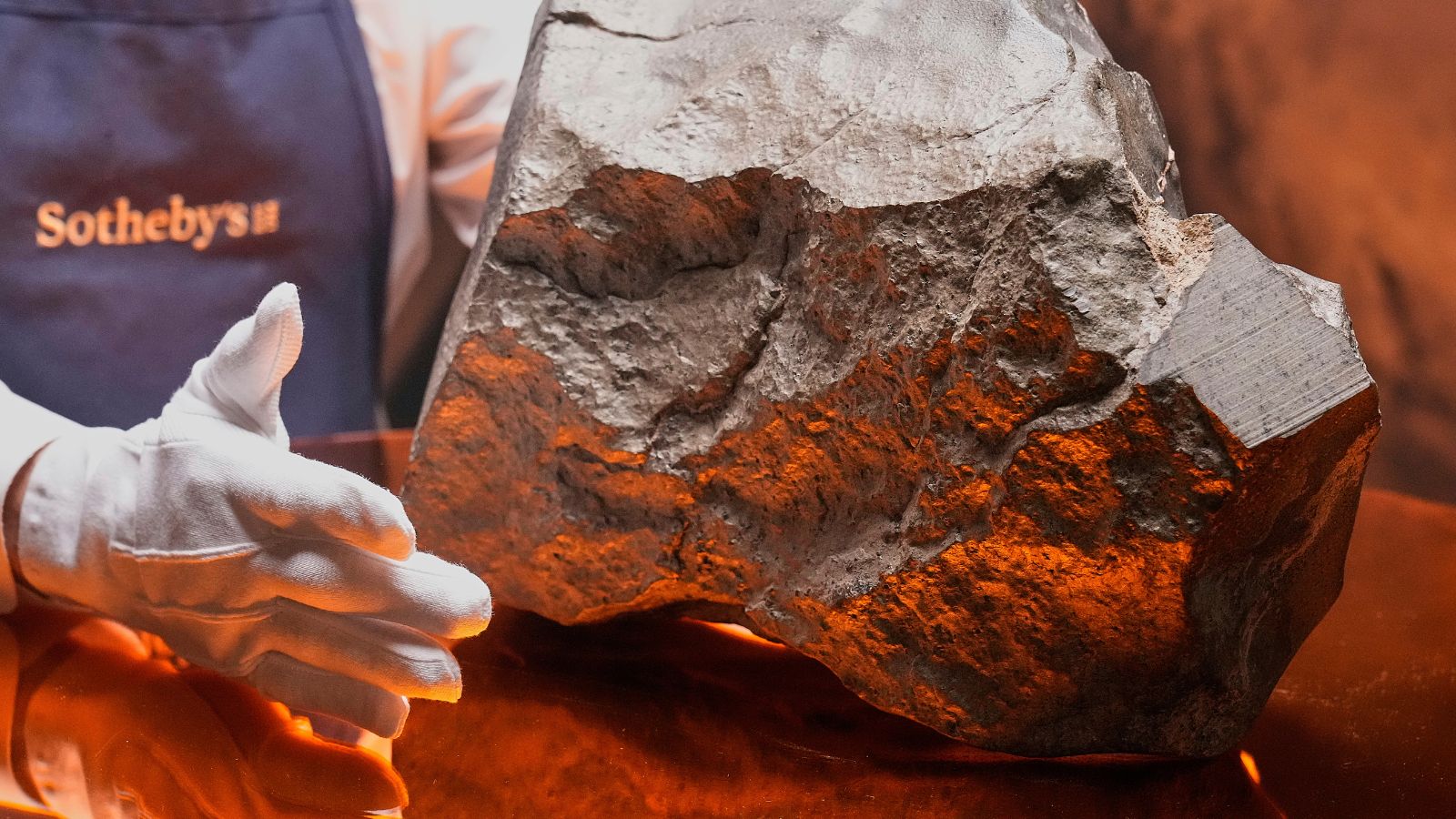 Largest piece of Mars on Earth fetches $5.3 million at New York auction ...