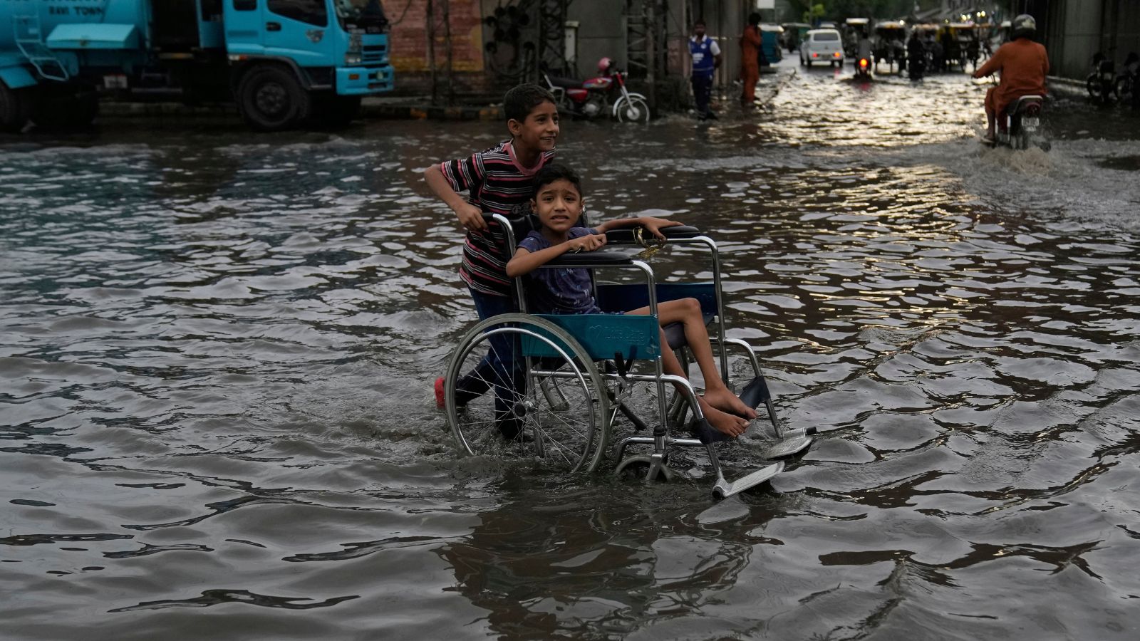 Death toll rises to 27 in Pakistan building collapse as rescue ends ...
