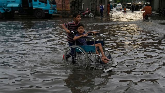 Death toll rises to 27 in Pakistan building collapse as rescue ends ...