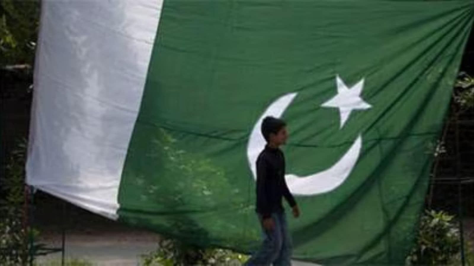 Pakistan arrests 11 suspects after viral video of couple shot dead in ...