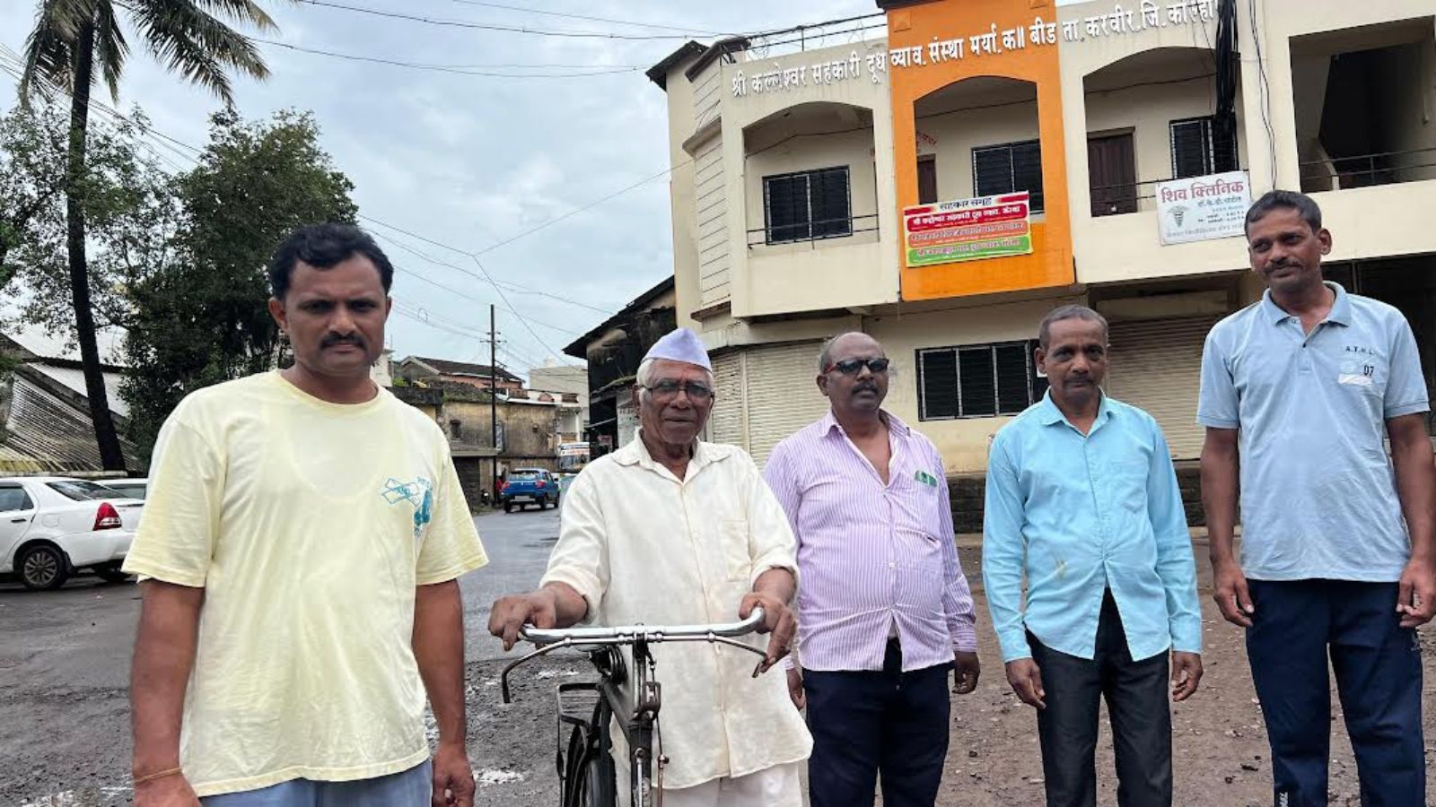 No-confidence motion against Sarpanch passed in Kolhapur village | Pune ...