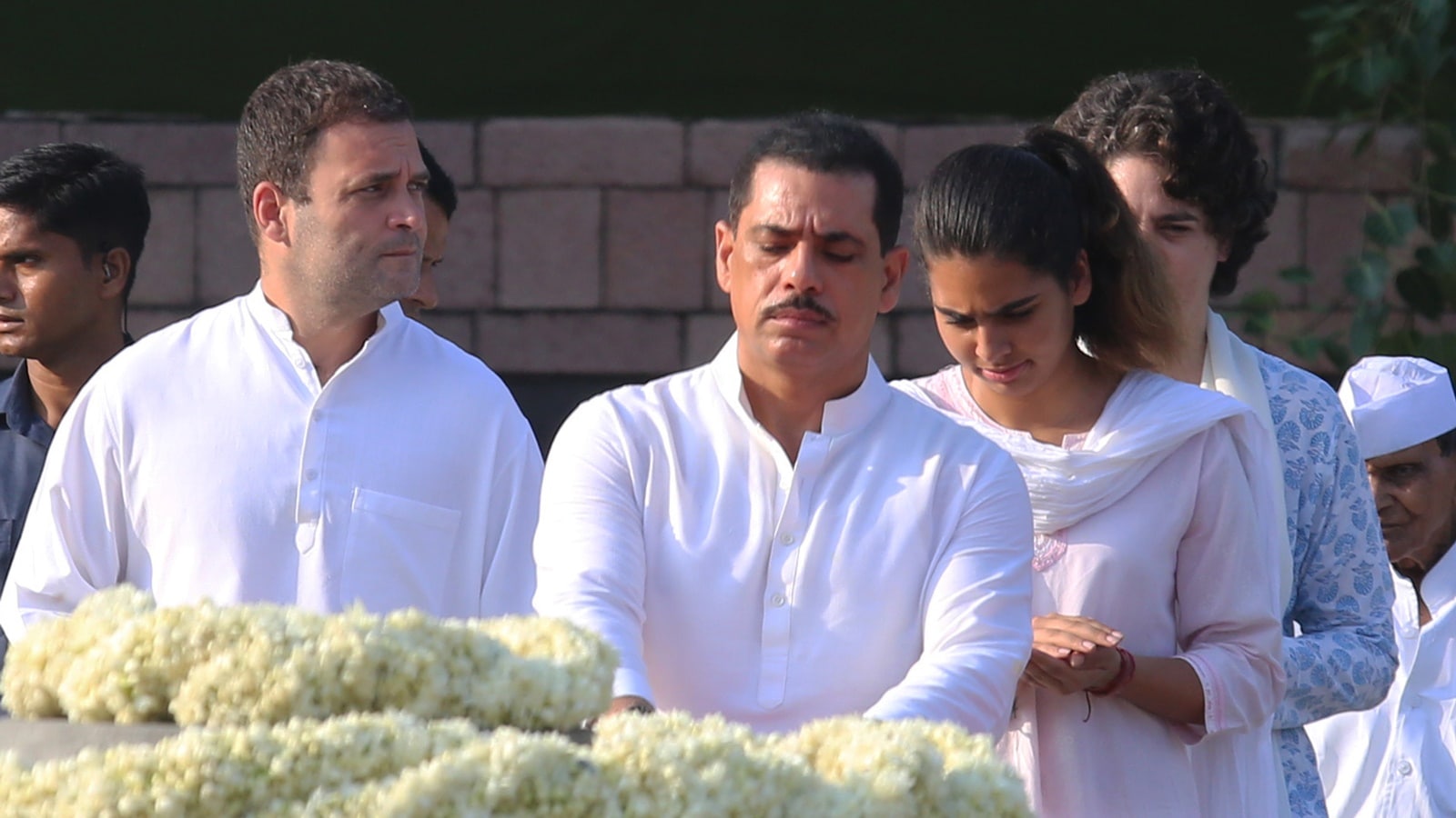 ‘Hounded by this govt for 10 years’: Rahul Gandhi defends Robert Vadra ...