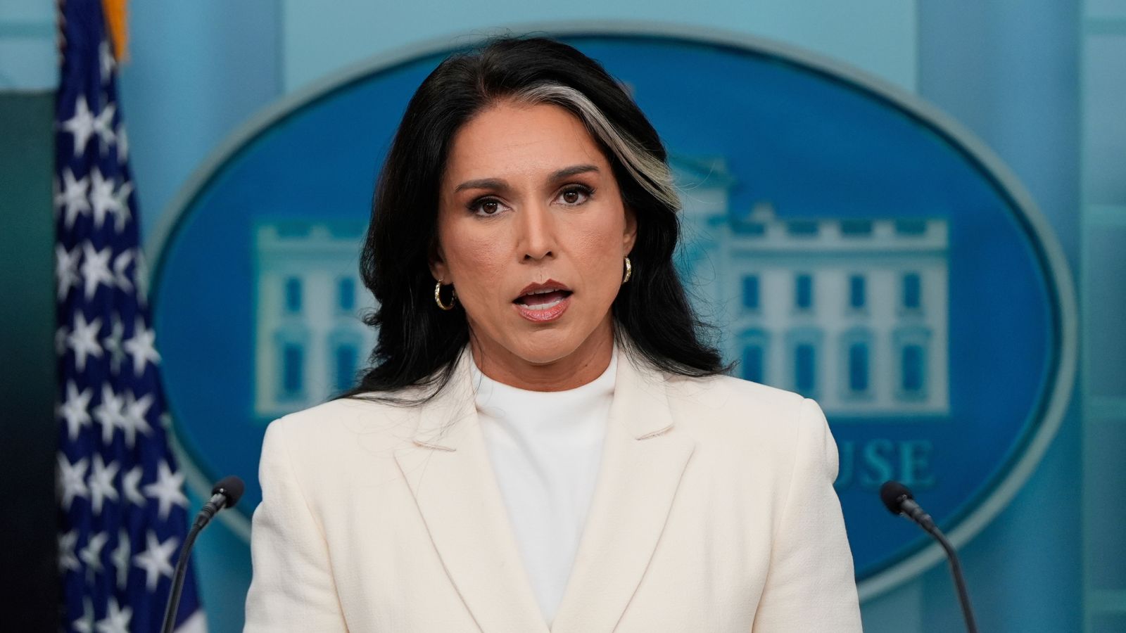 Gabbard uses surprise White House appearance to attack Trump’s enemies ...
