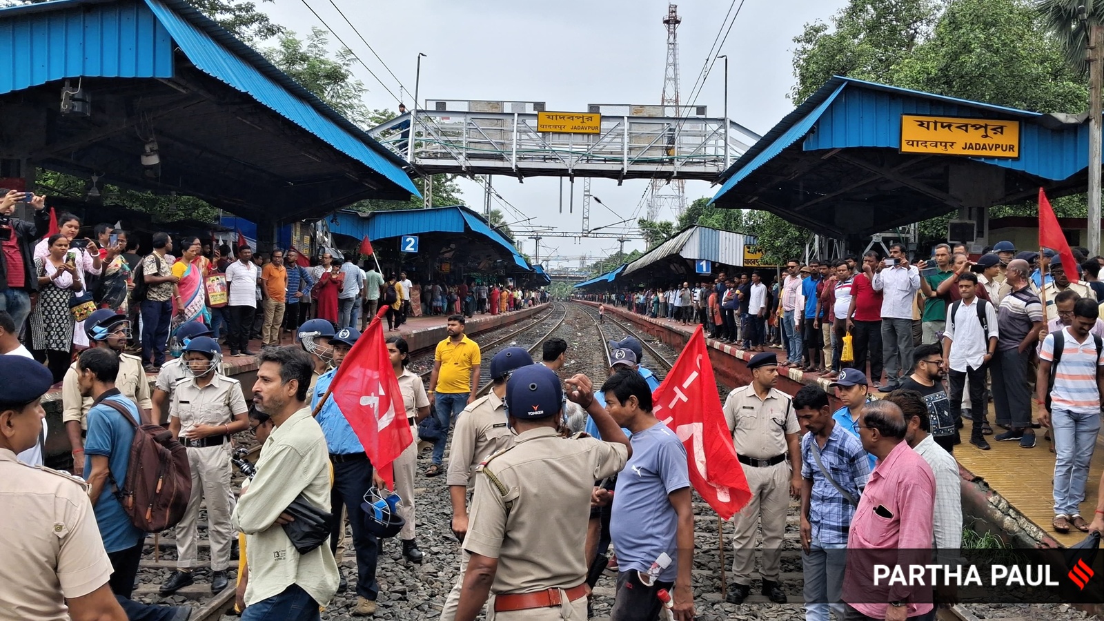 Bharat Bandh: Trade union stir evokes mixed response in West Bengal ...