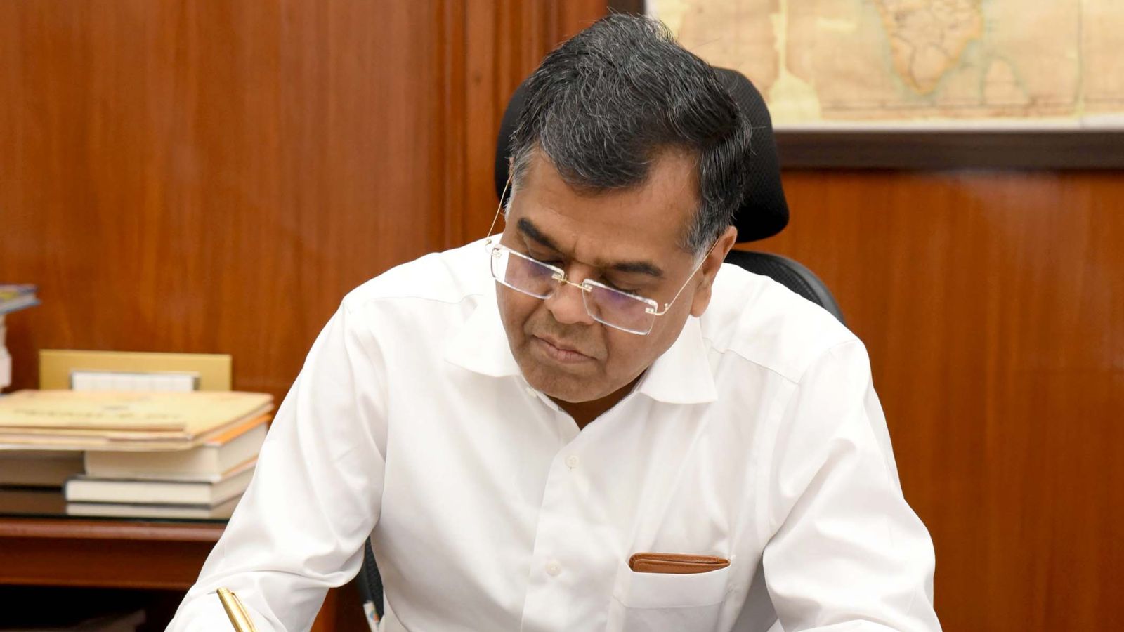 Secretaries, senior officials must meet people not associated with govt ...