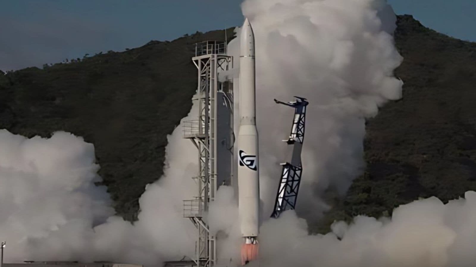 1st made-in-Australia orbital rocket crashes after 14 seconds flight ...