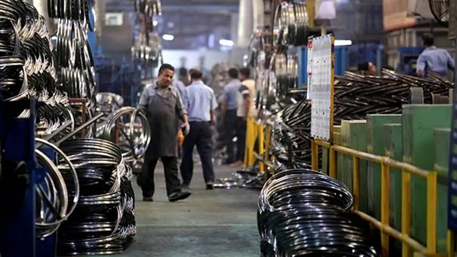Gujarat govt amends Factories Act; increased working hours, women in ...