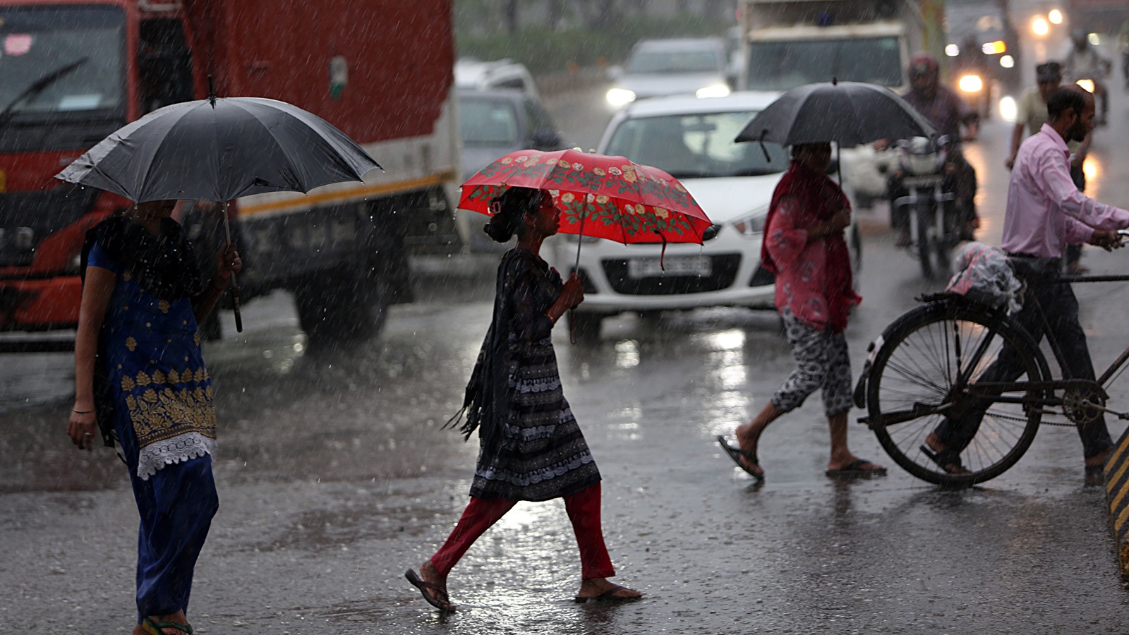 Water floods homes, park, and underpass in Sector 19 as rains lash ...