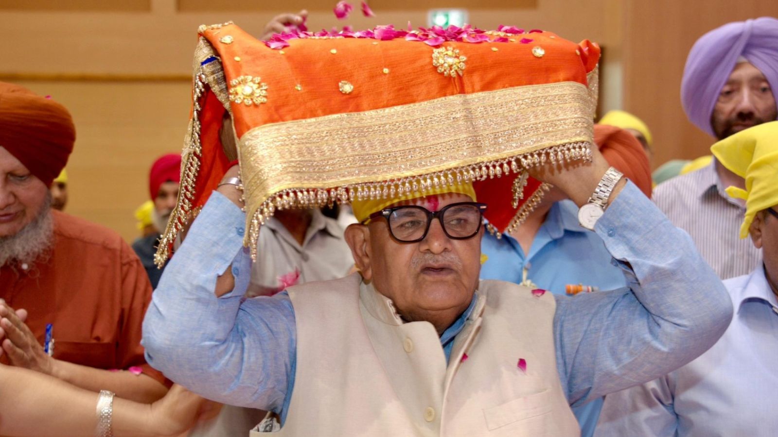 Punjab: Gulab Chand Kataria hosts shabad kirtan to mark Guru Tegh ...