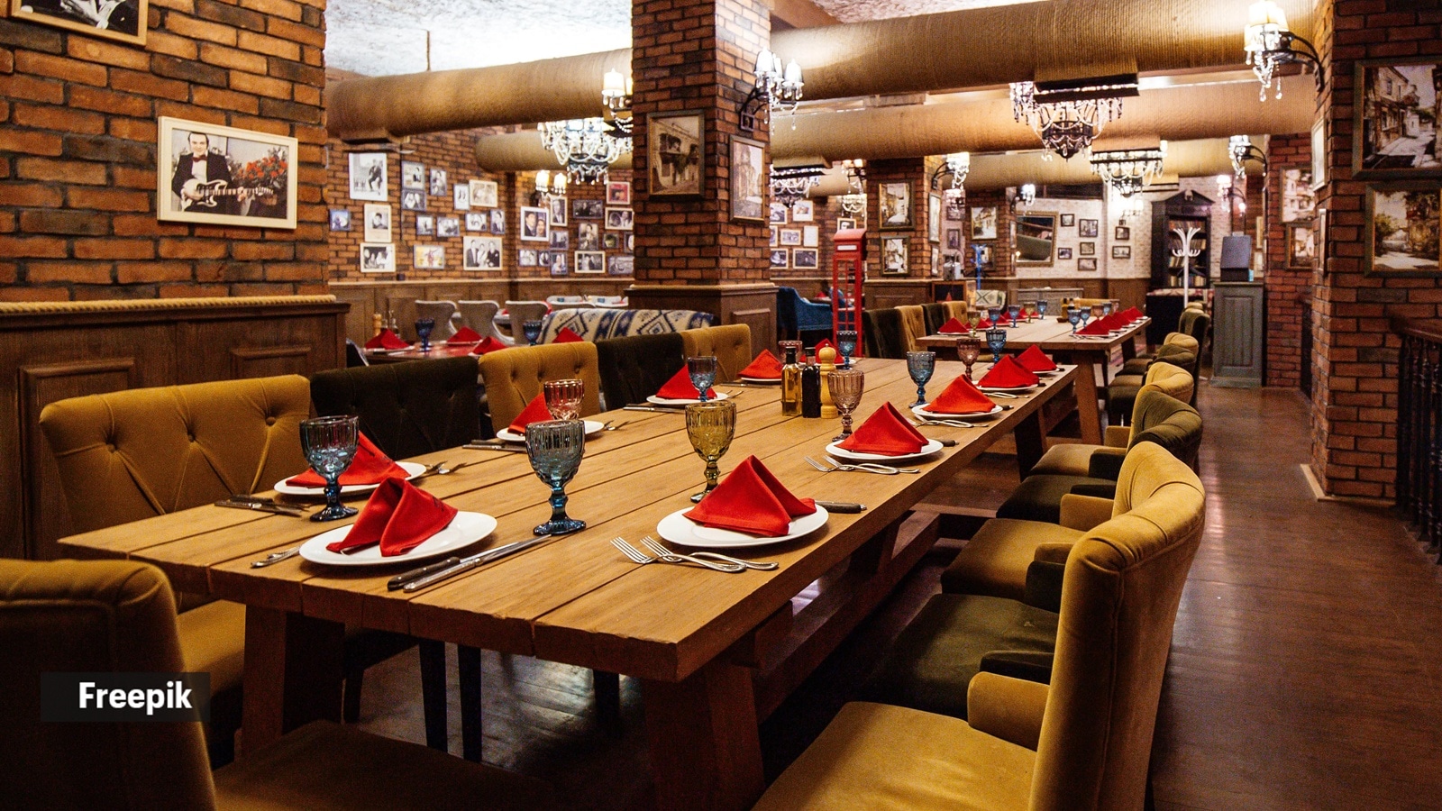Why some restaurants display a ‘full board’ even when there are empty ...