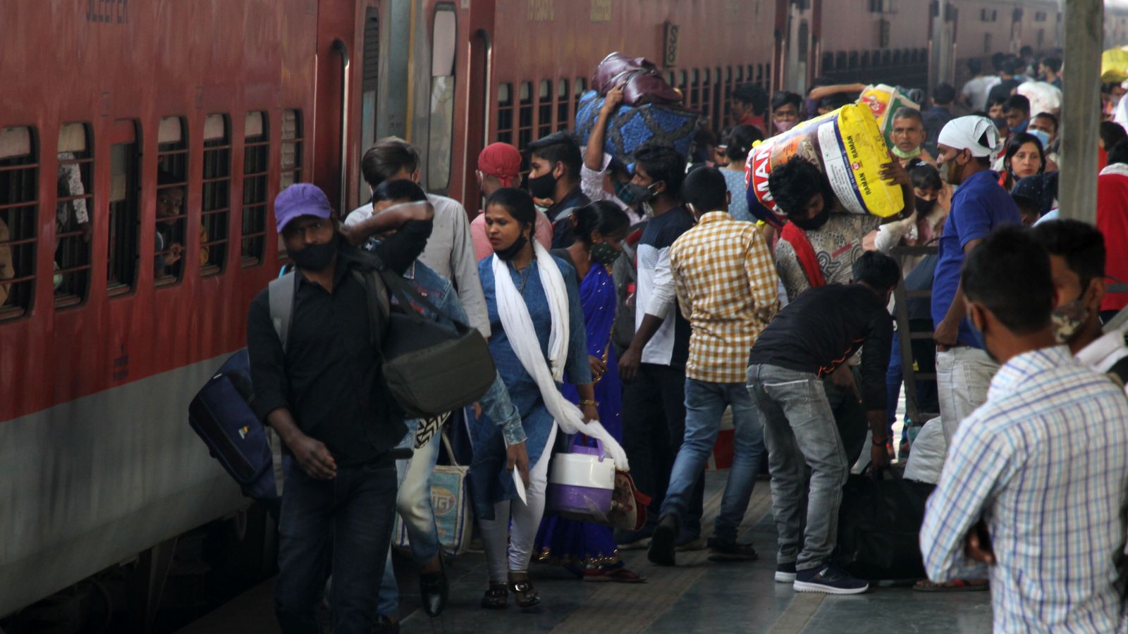 Indian Railways: How many passengers travelled by train in last six ...