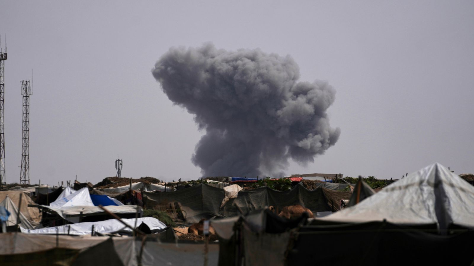 Israeli forces step up Gaza City bombardment as Egypt hosts Hamas ...