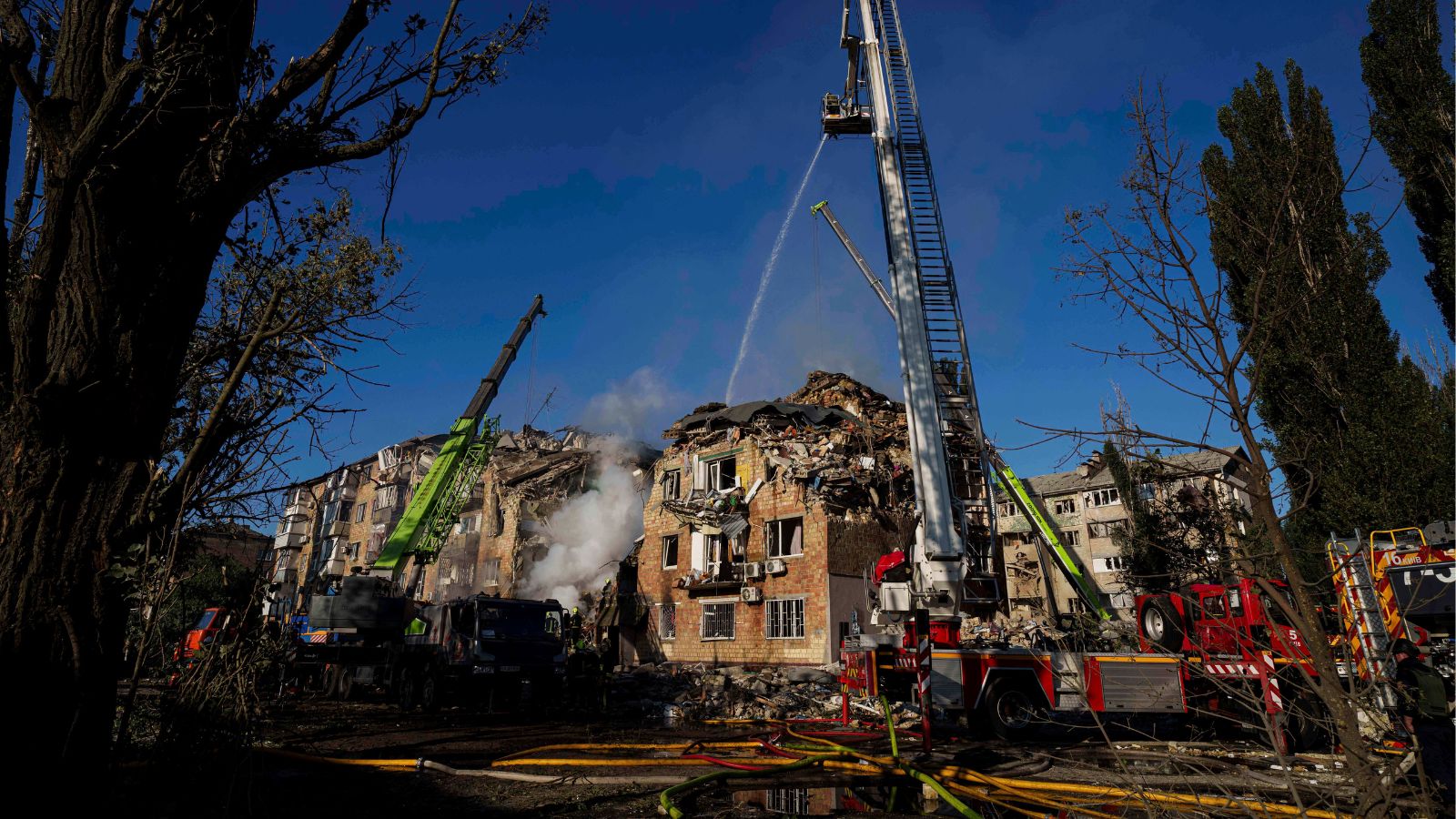 Major Russian attack includes rare strikes on the center of Kyiv ...