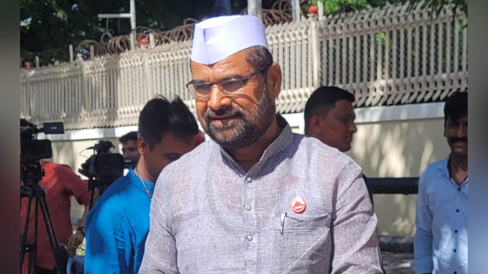 After BJP MLC Sadabhau Khot flays cow vigilantes, Hindutva leader in ...