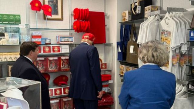 Trump visits top landmarks in DC, stops by gift shop near White House ...