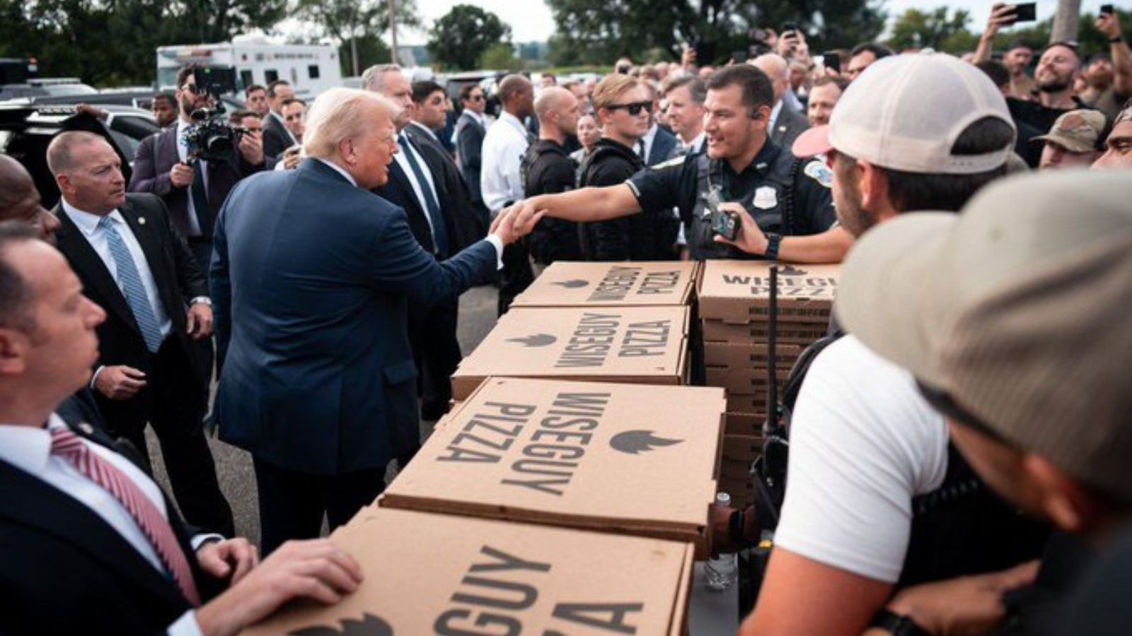 Watch: Trump hand-delivers pizza and hamburgers to National Guards ...