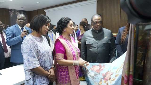 Zimbabwe Vice President welcomes Sumul and Amul to his country ...