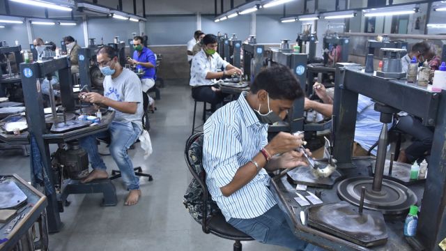 Fresh tariff blow to diamond export hub Surat | Ahmedabad News - The ...