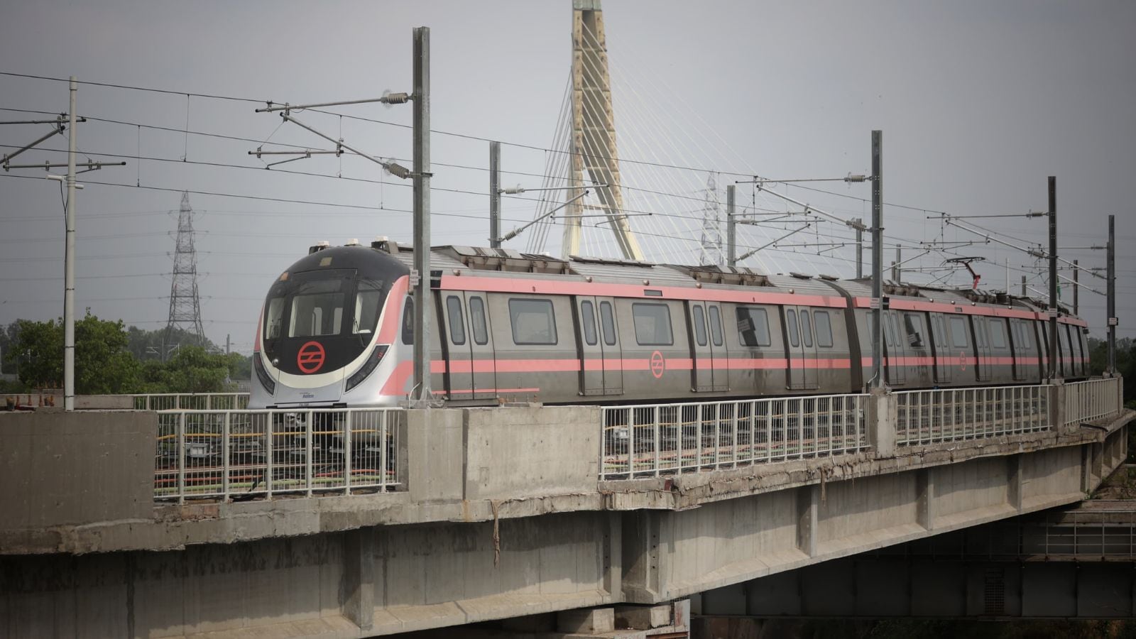 Delhi Metro Updates: DMRC to intensify security checks ahead of ...