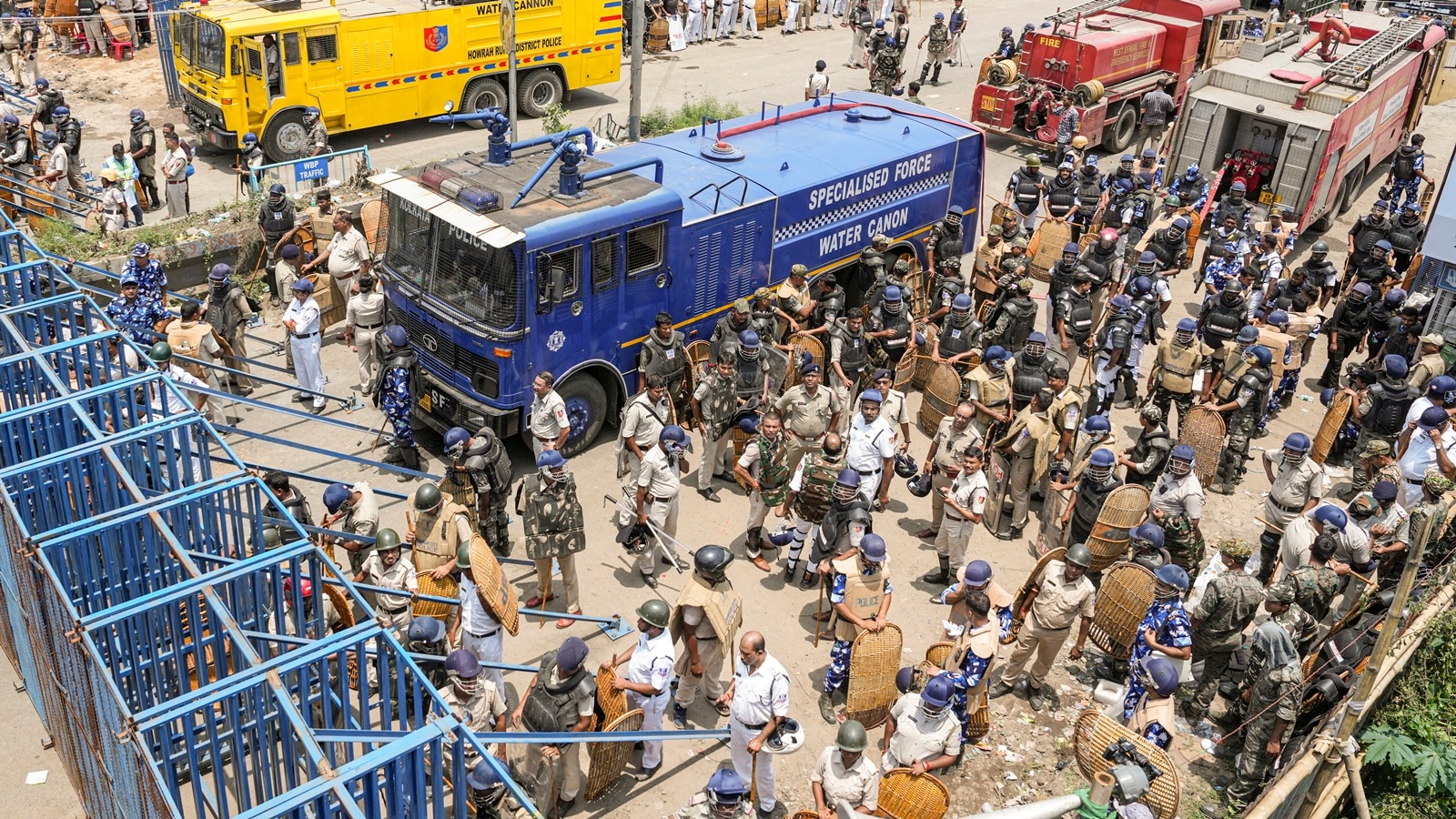 1 year since R G Kar rape-murder: Kolkata Police lathicharge protesters ...