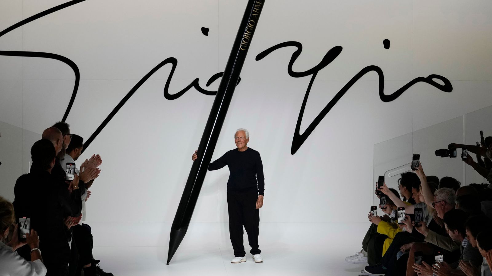 Giorgio Armani will: The late Italian fashion designer instructs heirs to sell 15% of his empire ...