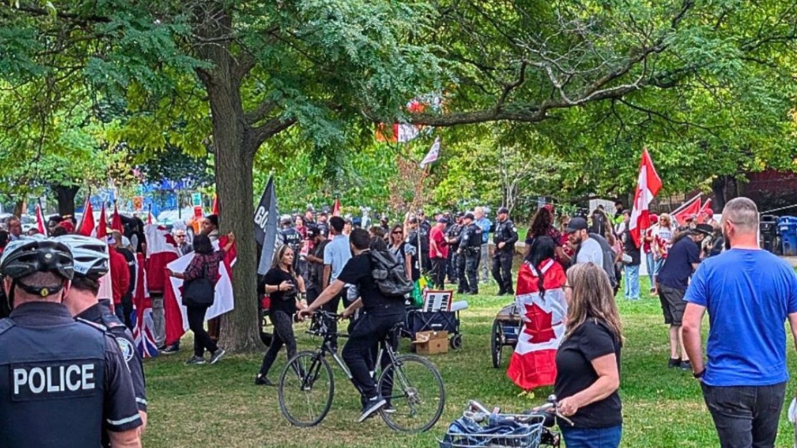Clashes erupt at anti-immigration rally in Toronto