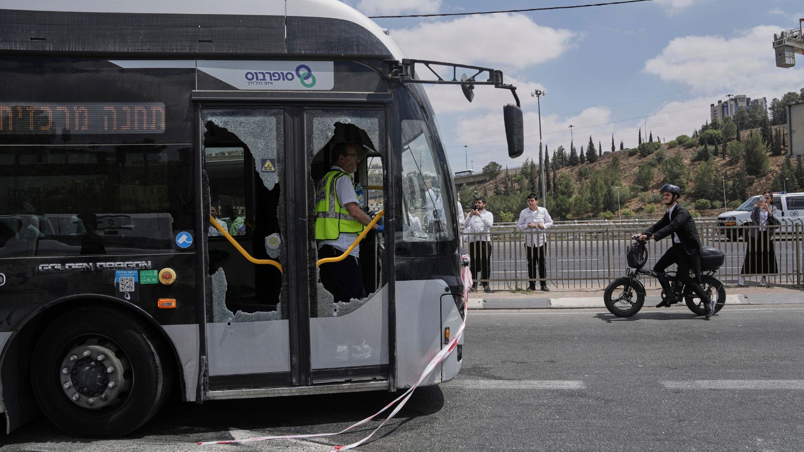 Palestinian gunmen kill 6 in Jerusalem bus stop shooting | World News ...