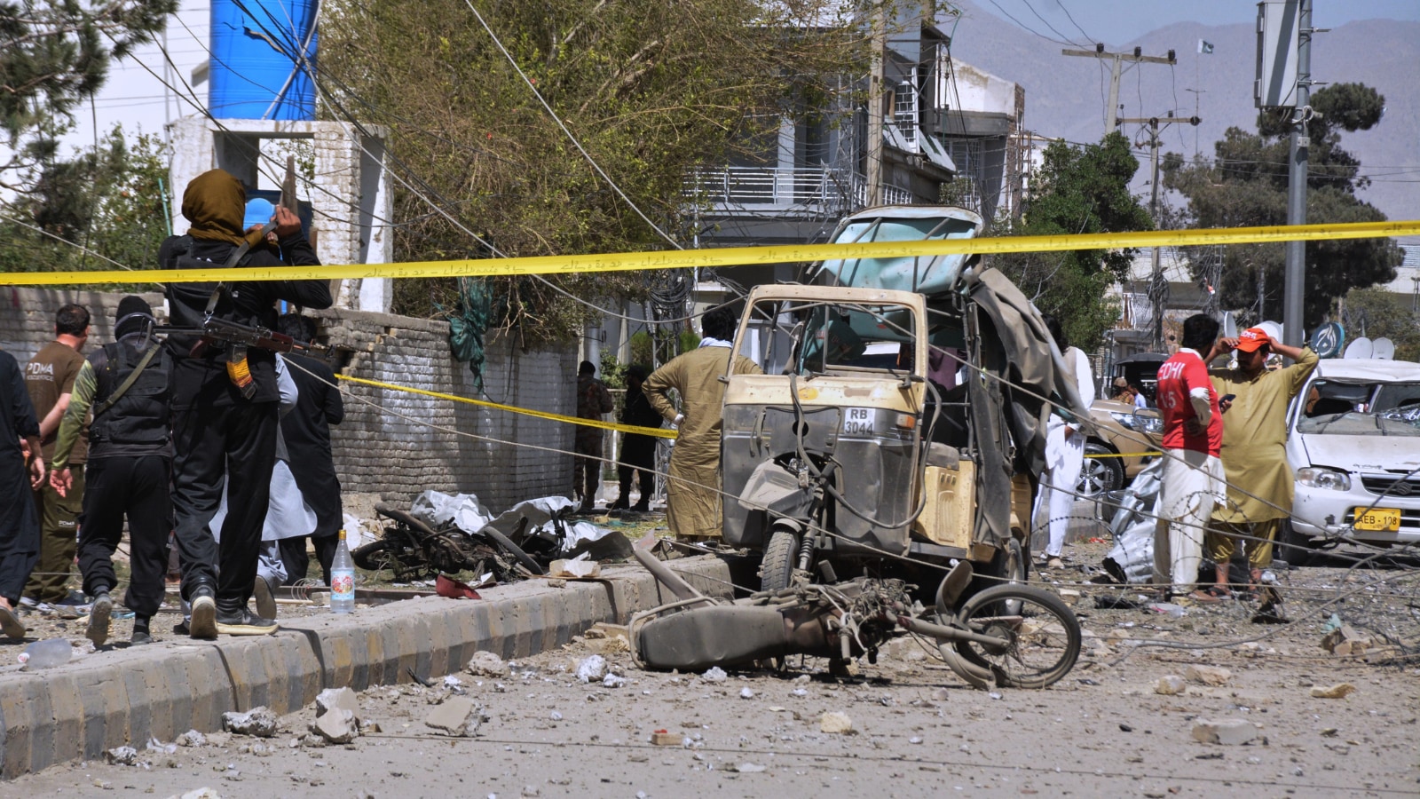Car bombing outside Paramilitary HQ in Pakistan’s Quetta leaves 10 dead ...