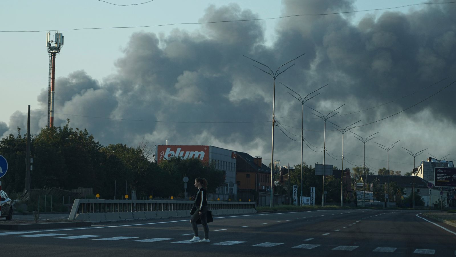 Russia sets ablaze Ukraine’s main government building, killing 2, in ...