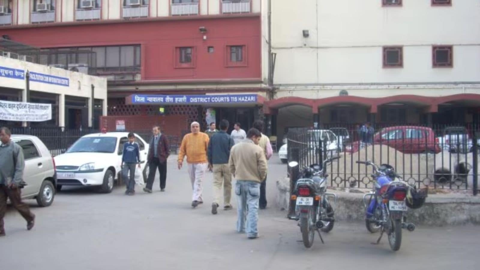 Clients, lawyer enter into scuffle at Tis Hazari court, 70-yr-old woman among those booked ...