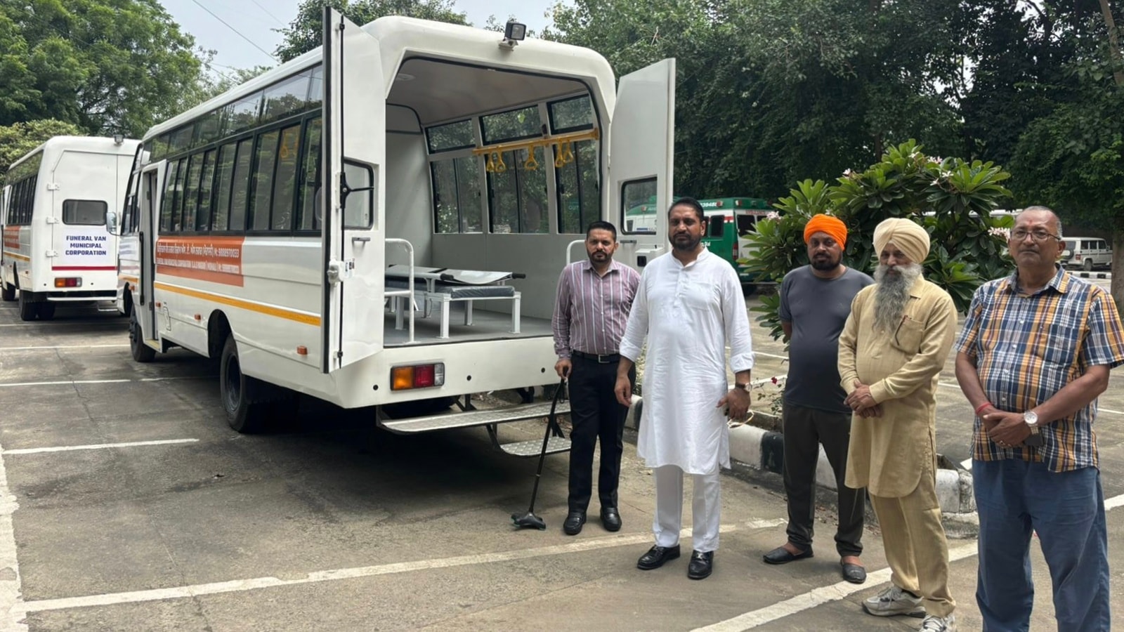 Mohali mayor dedicates two new funeral vans, announces Rs 50 lakh for ...