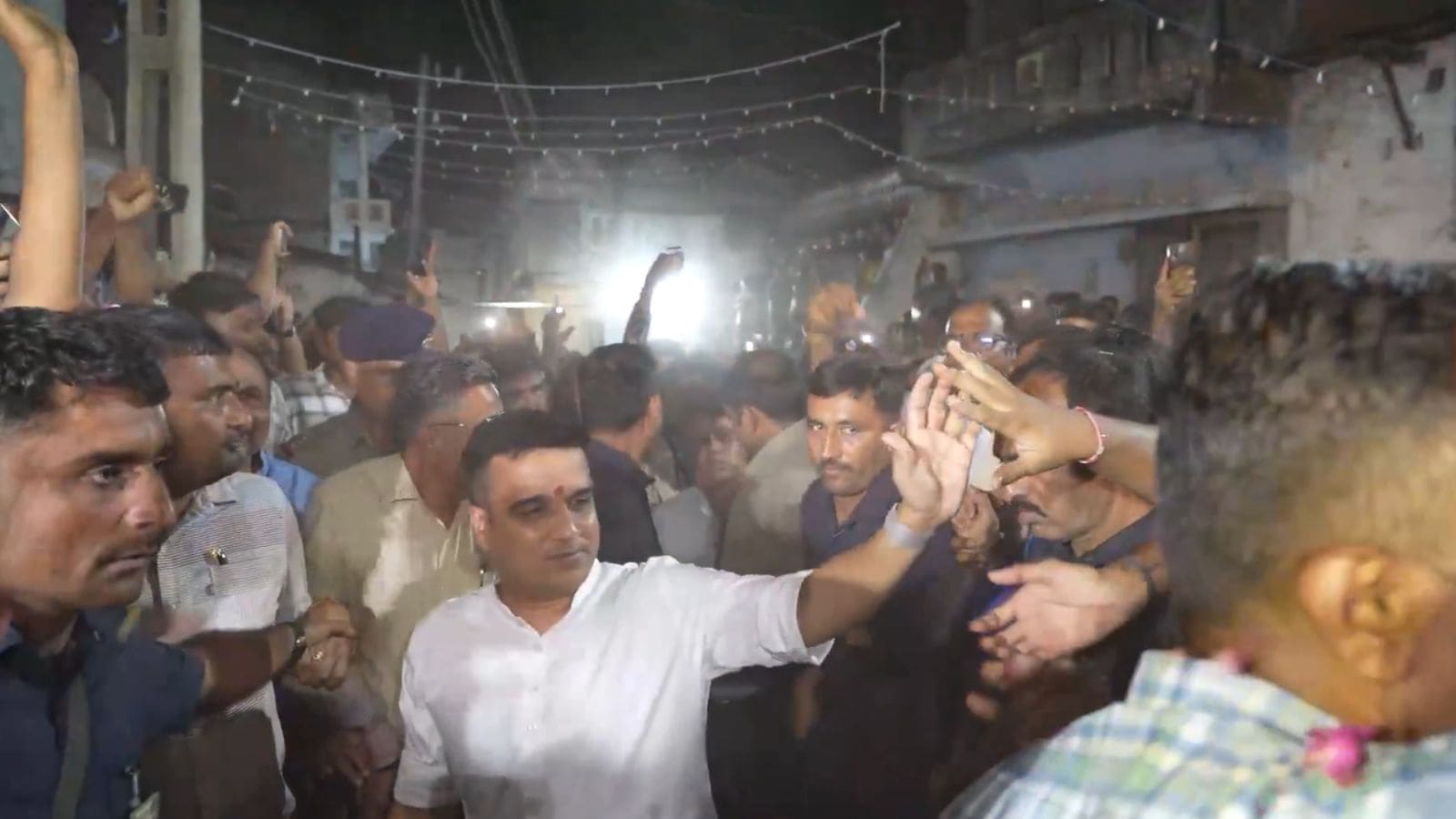 As police try to bring calm, Gujarat Minister performs aarti at garba ...