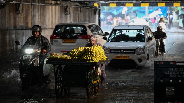 Heavy rains in Maharashtra claim 10 lives within 48 hours, over 11,000 rescued | Mumbai News ...