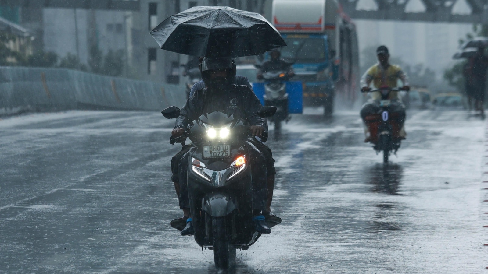 Mumbai rains: IMD issues red alert for city, surrounding areas tomorrow ...