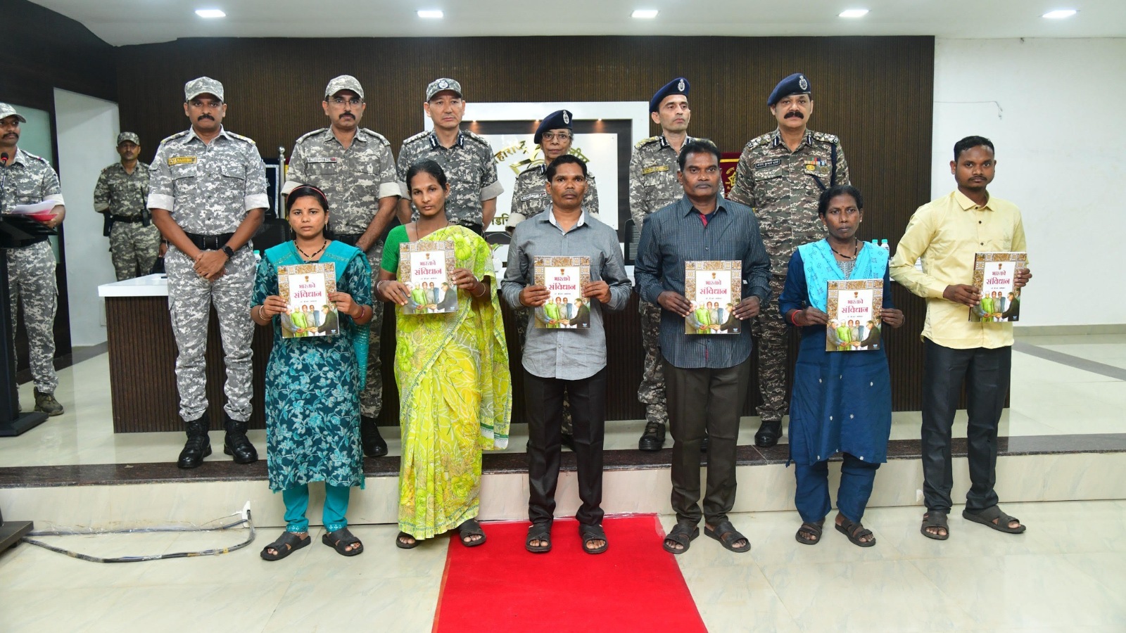 6 Naxals carrying bounty of Rs 62 lakh surrender before Maharashtra DGP ...