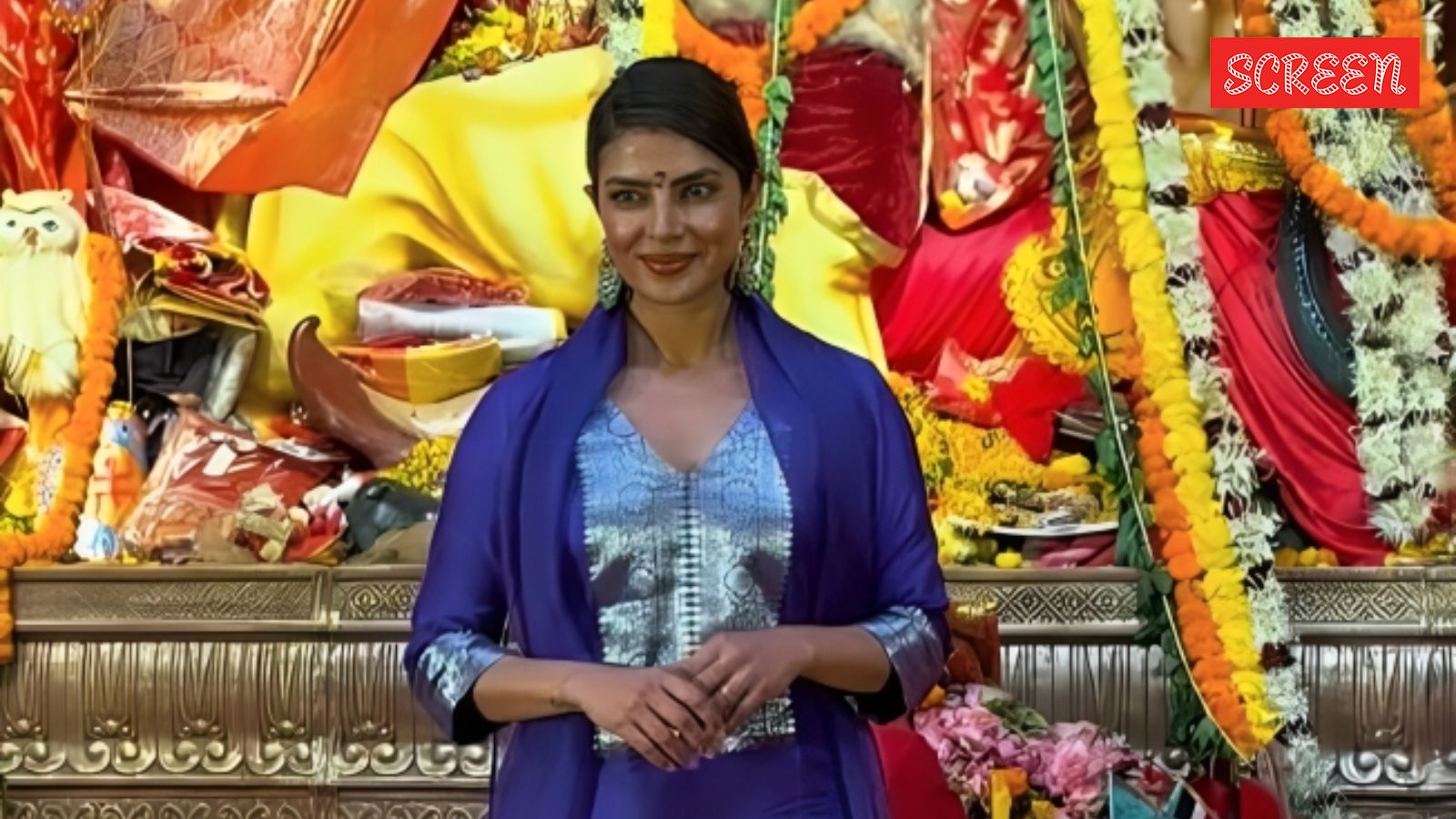 Priyanka Chopra lights up Durga Puja pandal in Mumbai, poses with Ayan Mukerji and Tanishaa ...