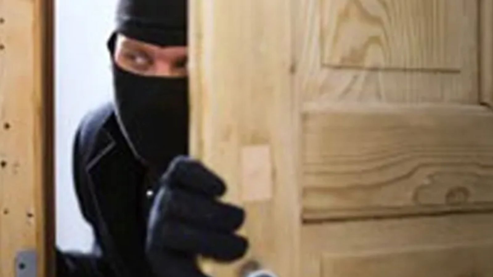 Armed robbers flee with Rs 12 lakh, gold from Mohali house; son injured ...