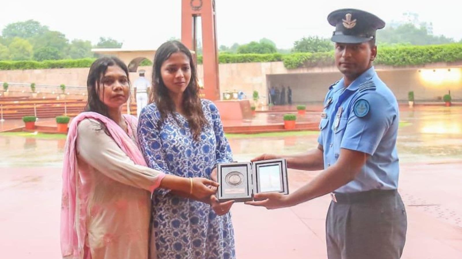 ‘Next of Kin’ ceremony at war memorial: Pune family of Shaurya Chakra ...