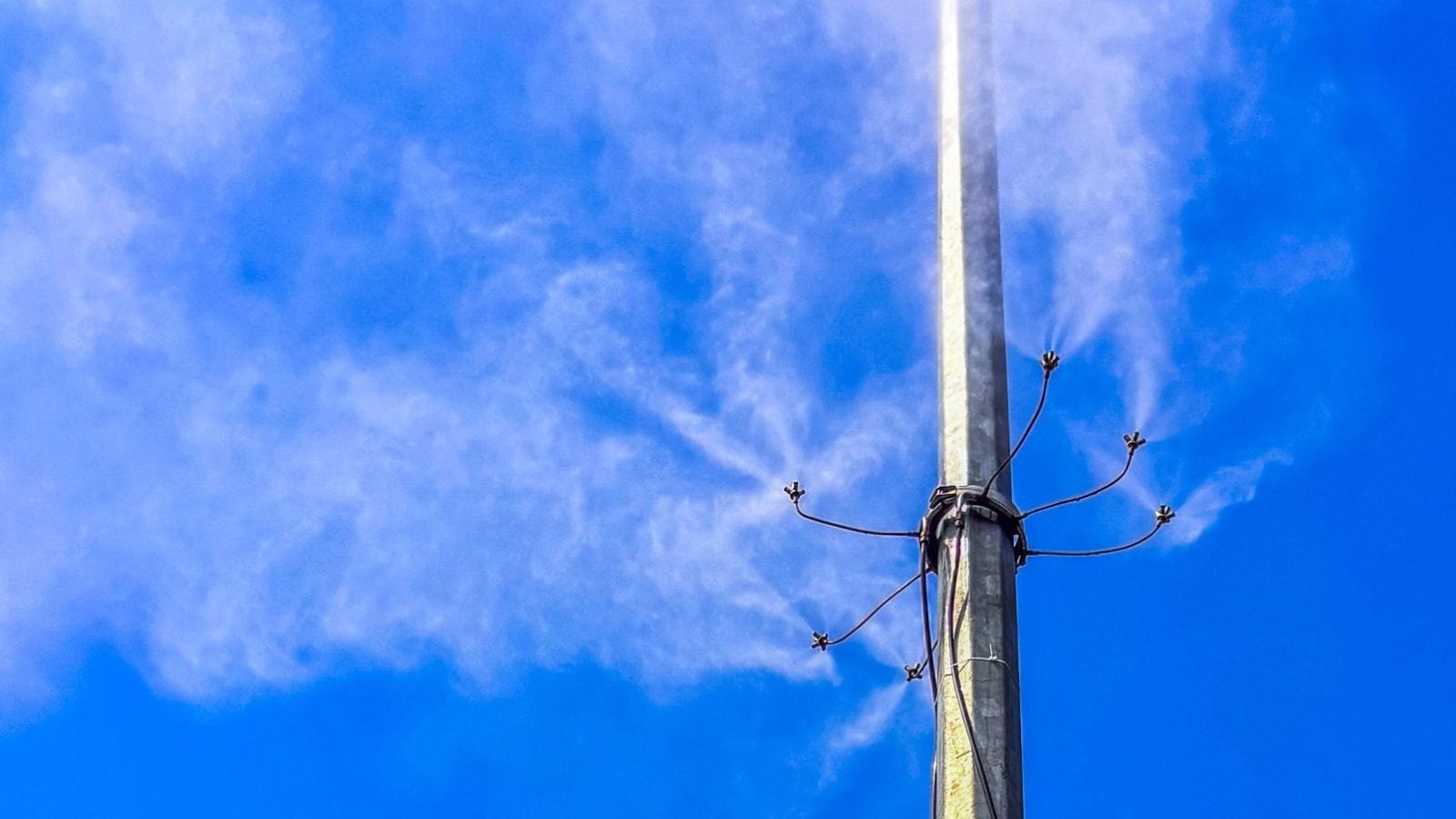 166 streetlight poles spraying mist: Delhi’s new weapon against winter ...