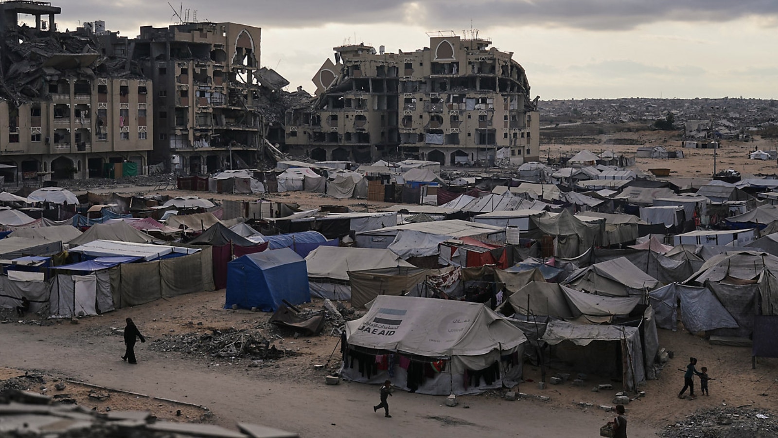 Cash-starved Gaza struggles to rebuild as banks reopen without money ...